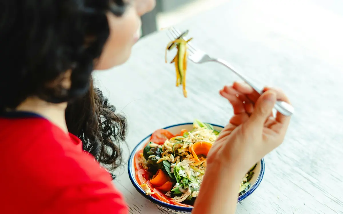 ¿Comer más temprano o más tarde? Qué dicen los expertos en alimentación ...